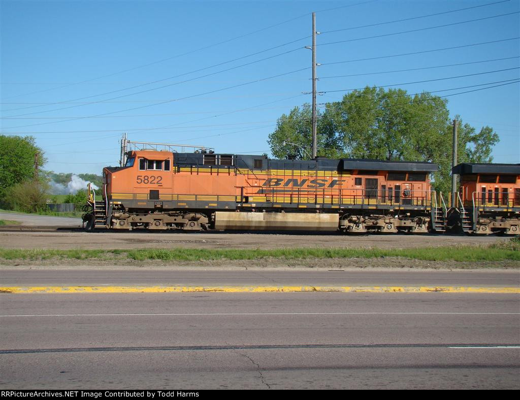 BNSF 5822